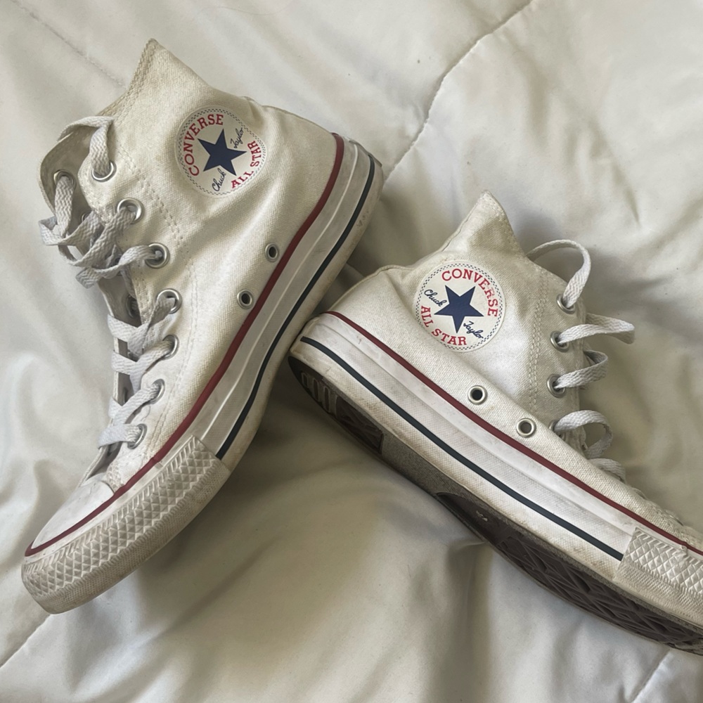 Converse White Chuck Taylor Sneakers - Gem